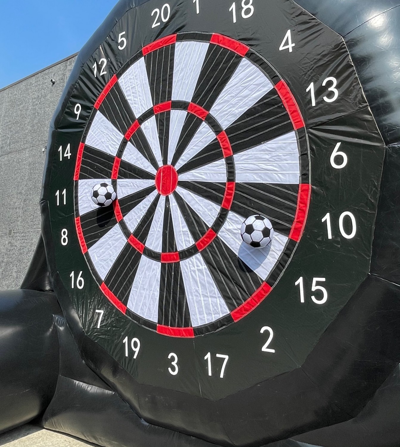 Mega Darts: reuzegroot mikspel